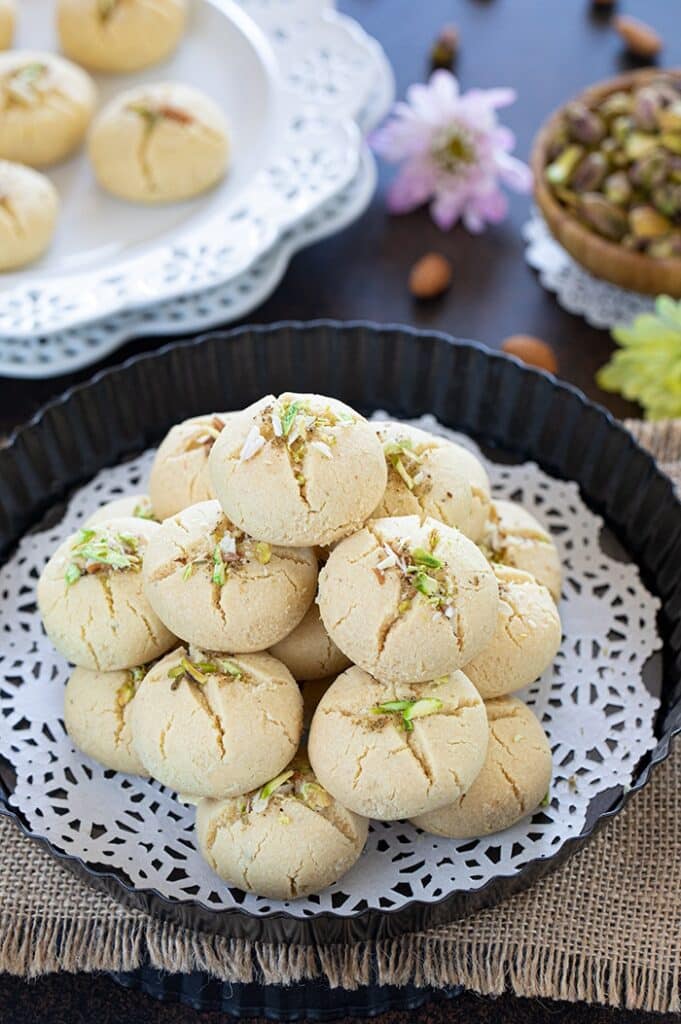 Nankhatai Recipe (Indian butter cookies) - Ruchiskitchen