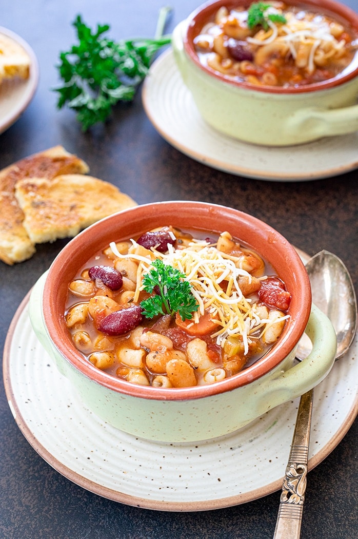 Slow cooker Minestrone Soup (crockpot Minestrone soup) - Ruchiskitchen