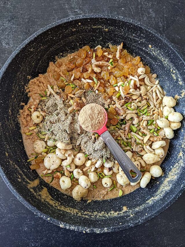 Panjiri Recipe (Step by step Punjabi Panjeeri recipe) - Ruchiskitchen