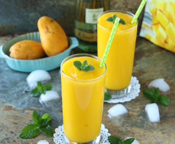 5 minute Mango White Wine Slushie, summer fruit slushies, Mango slushy