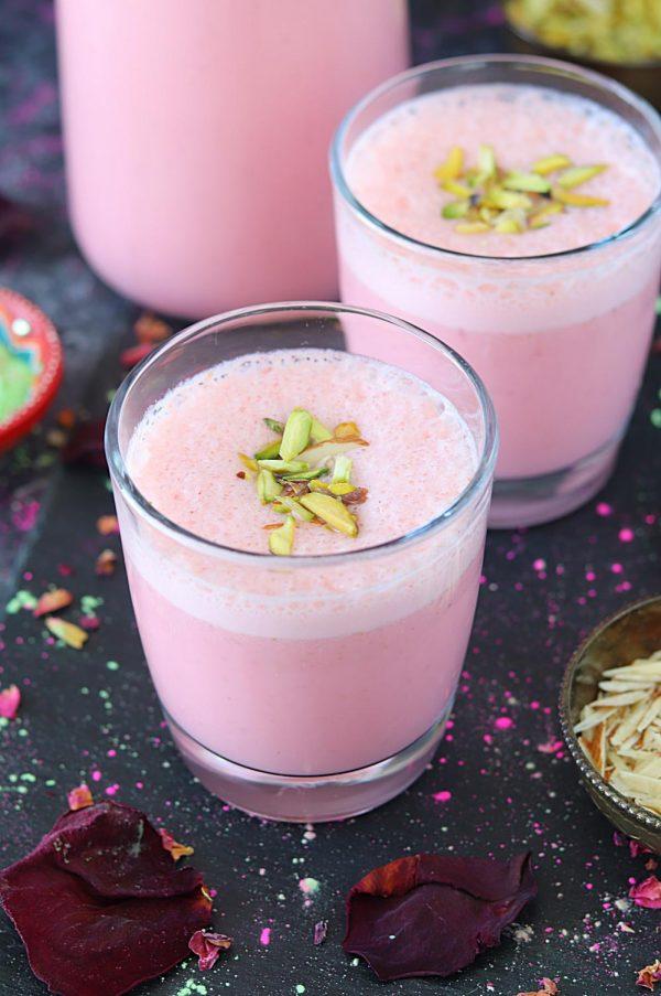 Gulkand Strawberry Milkshake (Holi drinks) - Ruchiskitchen