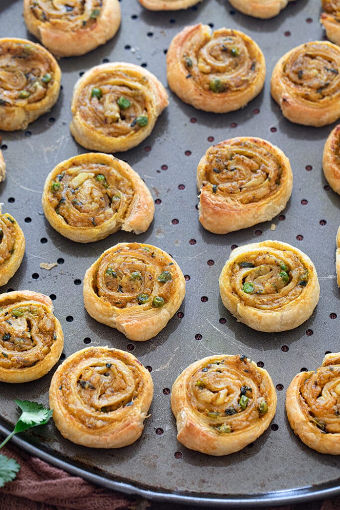 Puff Pastry Samosa Pinwheels (Baked Samosa Pinwheels) - Ruchiskitchen