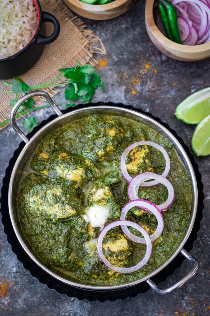 Saag Wala Chicken or Palak Chicken (How to make Palak Chicken)