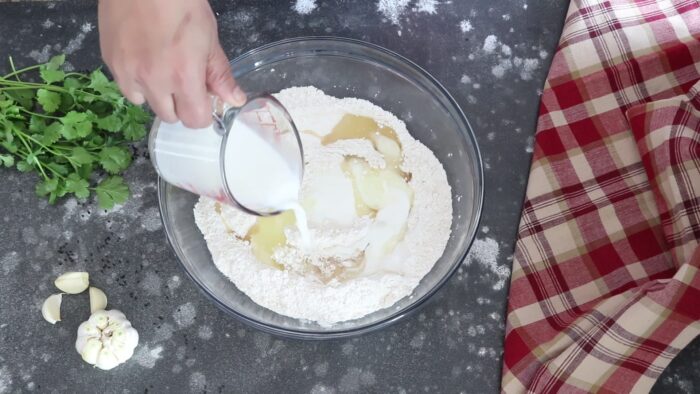 Tandoori Garlic Roti on Tawa ( Whole wheat Tandoori Roti) - Ruchiskitchen