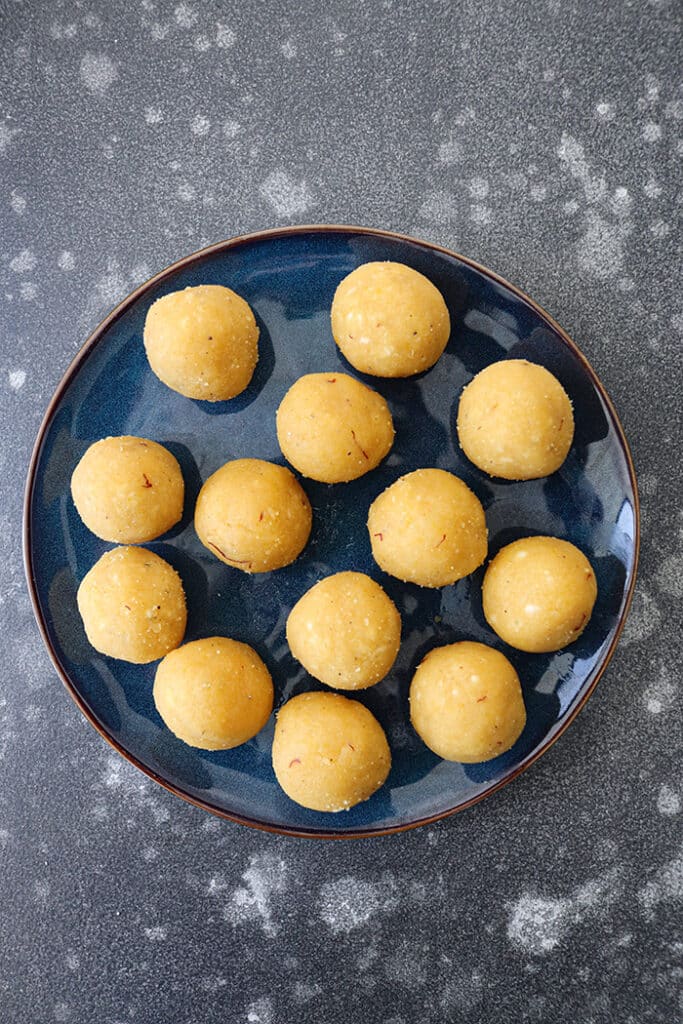 Moong Dal Ladoo Recipe (Moong Dal Laddu) - Ruchiskitchen