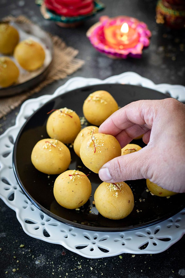 Moong Dal Ladoo Recipe (Moong Dal Laddu) - Ruchiskitchen