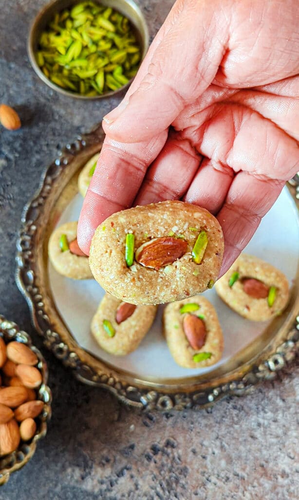 Gur Mewa Pinni ( Punjabi Pinni) - Ruchiskitchen